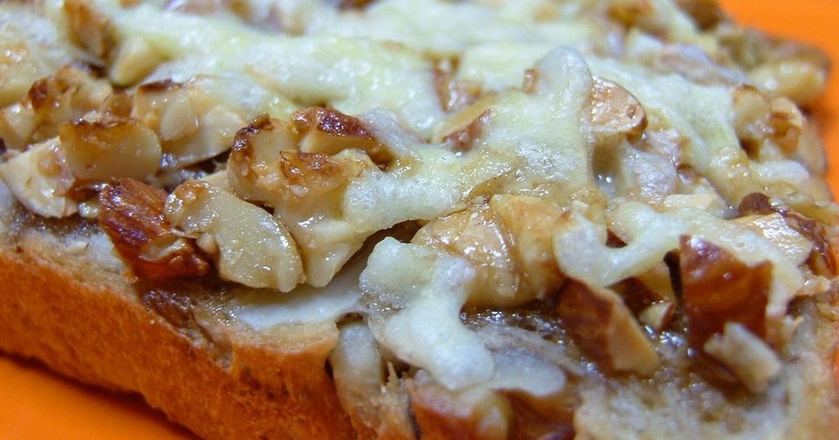 Maple Cheese And Nuts On Toast Recipe By Cookpad.Japan