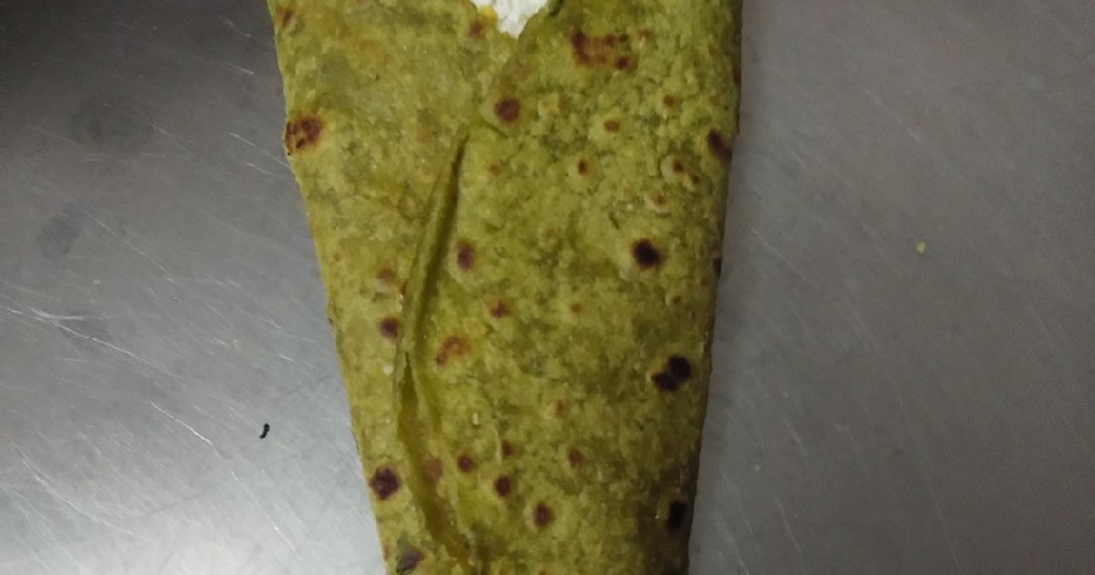 Palak Paneer Roll Recipe by Nirali Desai - Cookpad