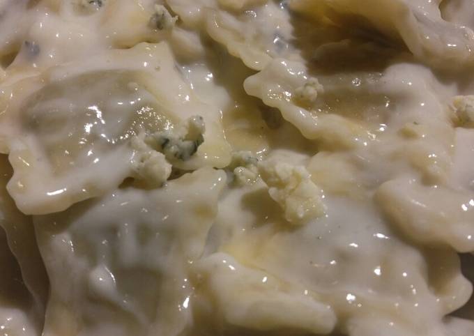 Ravioles con salsa de roquefort Receta de Sheila D'Alessandro- Cookpad