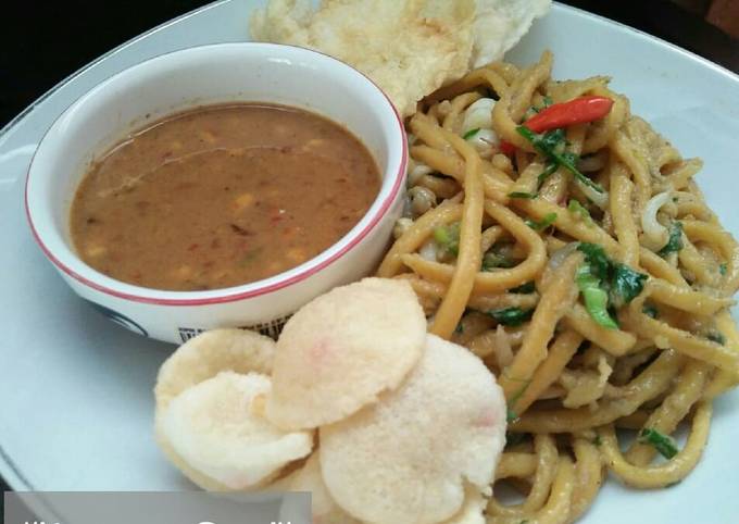 Resep Mie Goreng Pecel oleh Hasanah Iddin - Cookpad