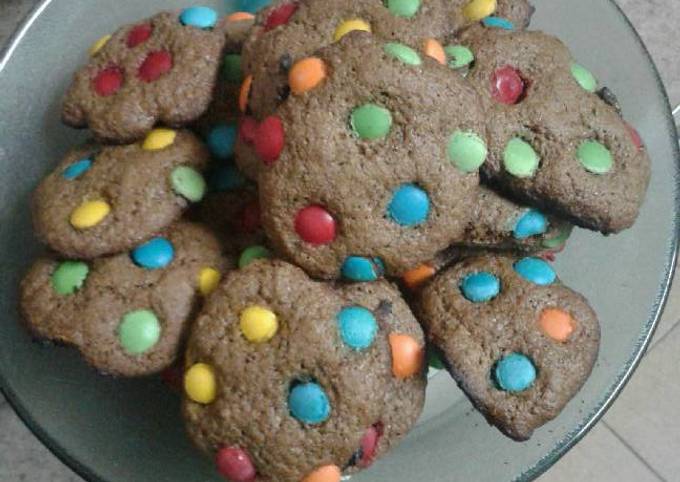 Cookies con rocklets Receta de Caro Schvemler- Cookpad