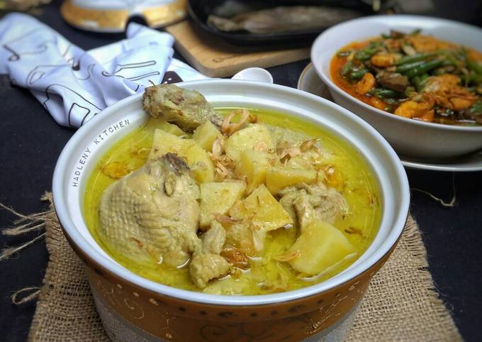 Resep Opor Kuning Ayam Kentang oleh Hadleny Kitchen - Cookpad