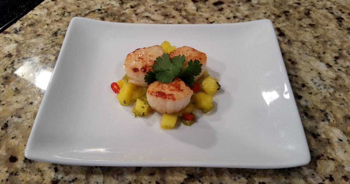 Seared Scallops with a spicy Mango salsa Recipe by Grove - Cookpad
