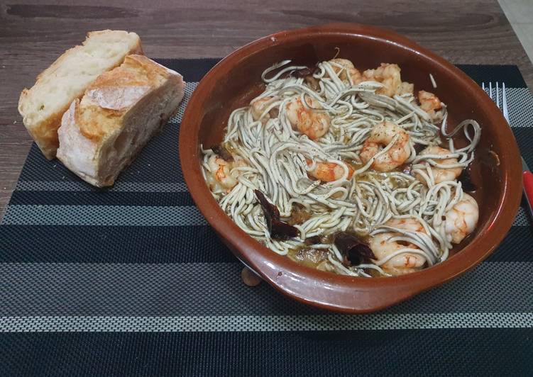 Gulas con gambas al ajillo Receta de Luis Martinez- Cookpad