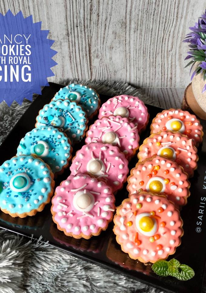 Resep Fancy Cookies With Royal Icing oleh Sari's Kitchen - Cookpad