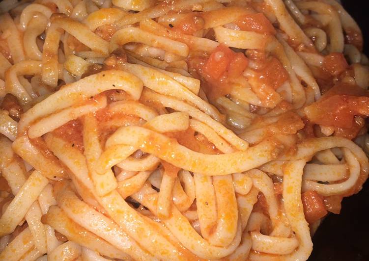 Tallarines con salsa boloñesa Receta de yurenapicon- Cookpad