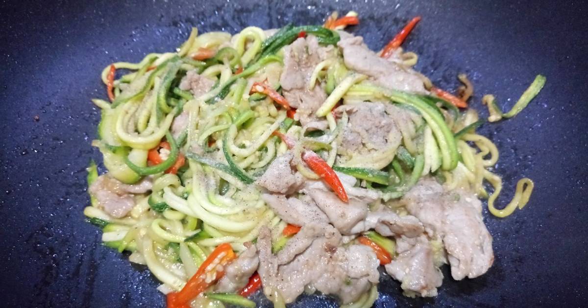 สูตร ซูกินี่ผัดพริกกะปิ โดย Юрий Hava - Cookpad