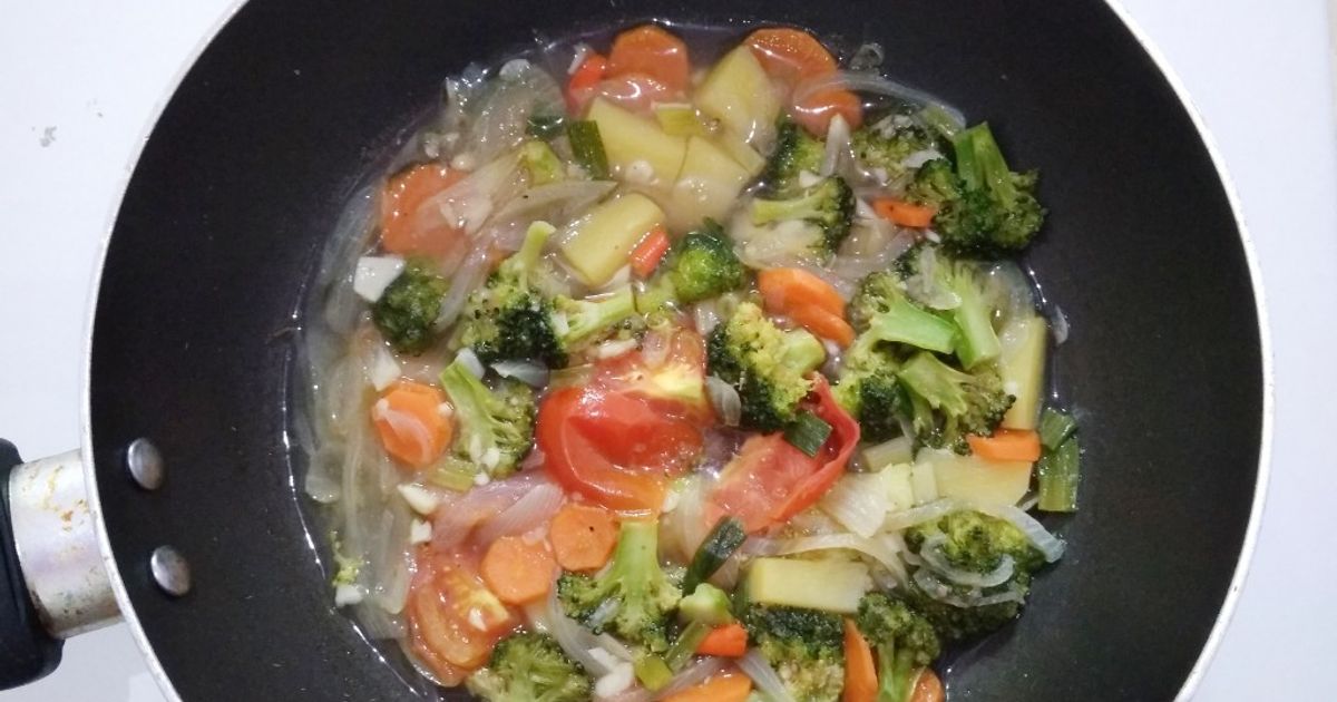 Resep sop wortel, kentang, brokoli rumahan enak dan mudah - Cookpad