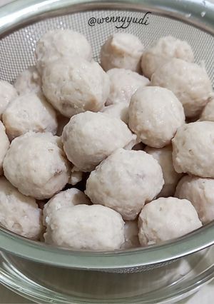 Resep Bakso Ayam Homemade oleh Wenny Yudi, S.Psi, MM. - Cookpad