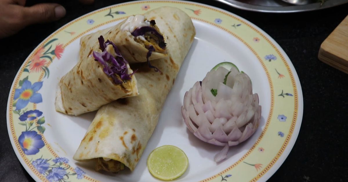 Moringa Aloo Wrap Recipe by Usha V Bhat - Cookpad