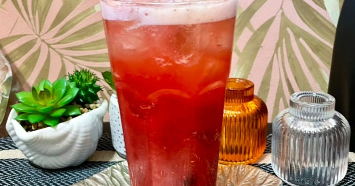 Mint Berry Smash Mocktail Recipe by Sadaf Jabeen - Cookpad