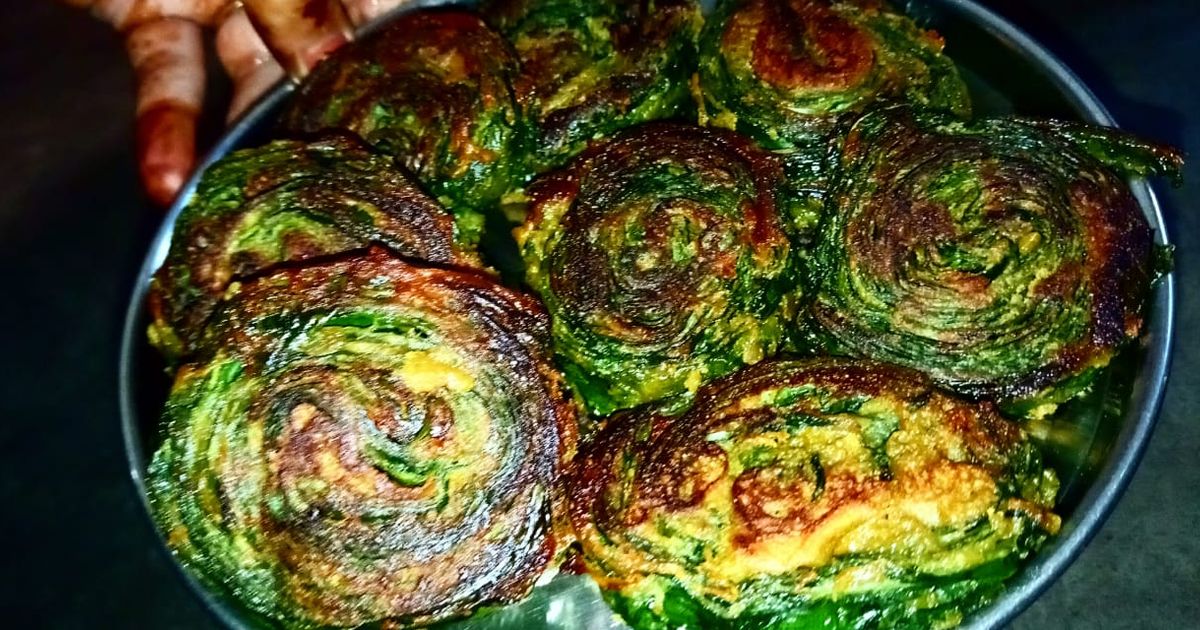 Arbi Leaves Pakoda/ Fritters Recipe By Kiran Mishra