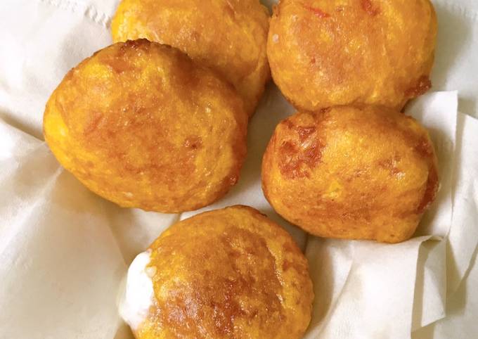 Cách Làm Món Bánh rán bí đỏ tôm nhân phomai của Mẹ Coca - Cookpad