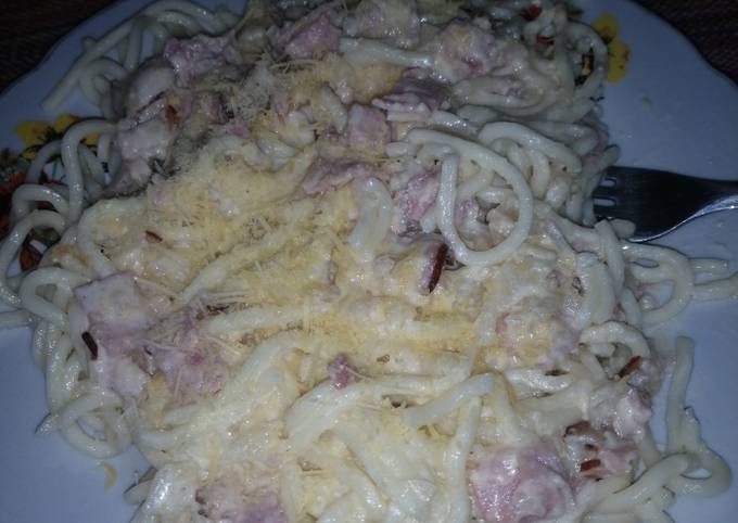 Fideos con salsa carbonara a mi estilo Receta de Grace Villalba- Cookpad