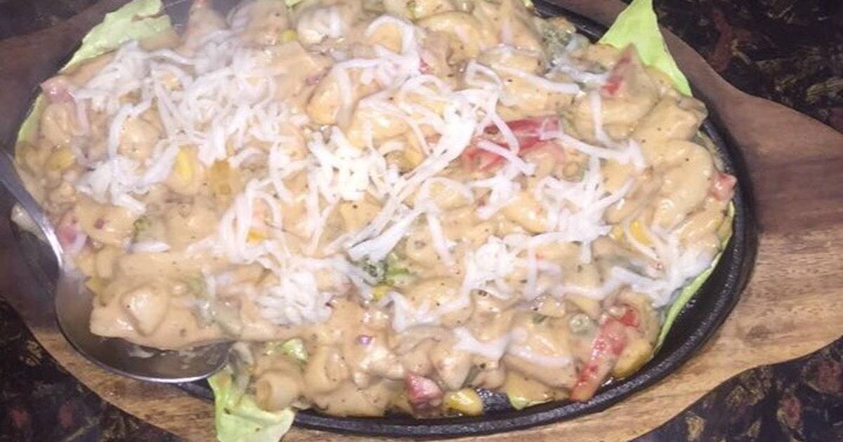 Mayonese Pasta Sizzler Recipe by Rinku Aggarwal Goel - Cookpad