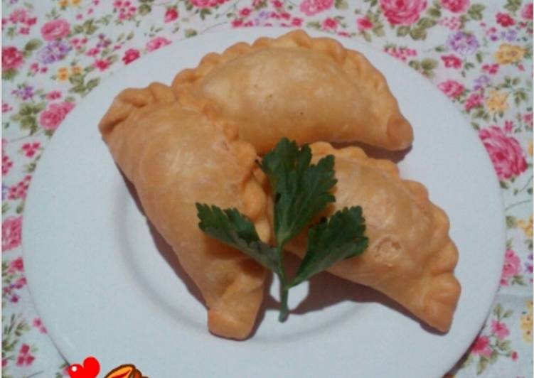 Resep Pastel ayam renyah oleh vina Afrida - Cookpad