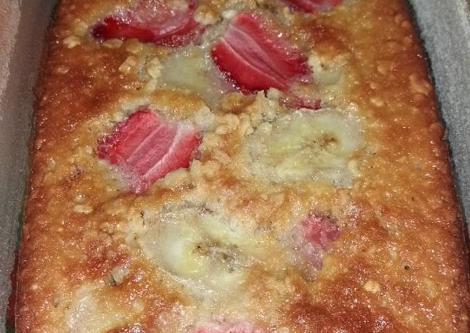 Budín de banana y frutilla Receta de Abogada Andrea G Boccardo- Cookpad