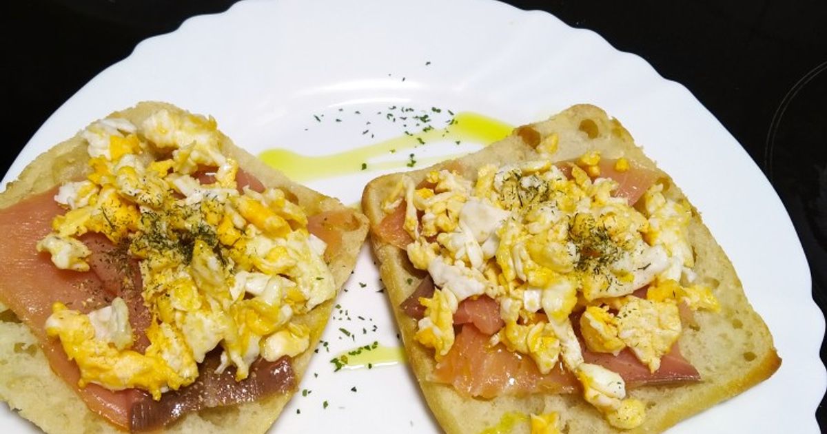 Montadito De Salmón Con Huevo Revuelto 😋😜 Receta de María Consuelo ...