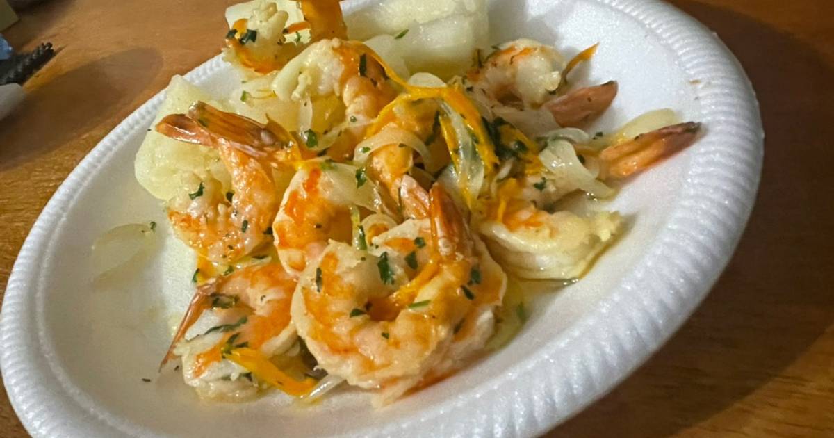 Camarones al ajillo acompañado de yuca Receta de Chef Diaz- Cookpad
