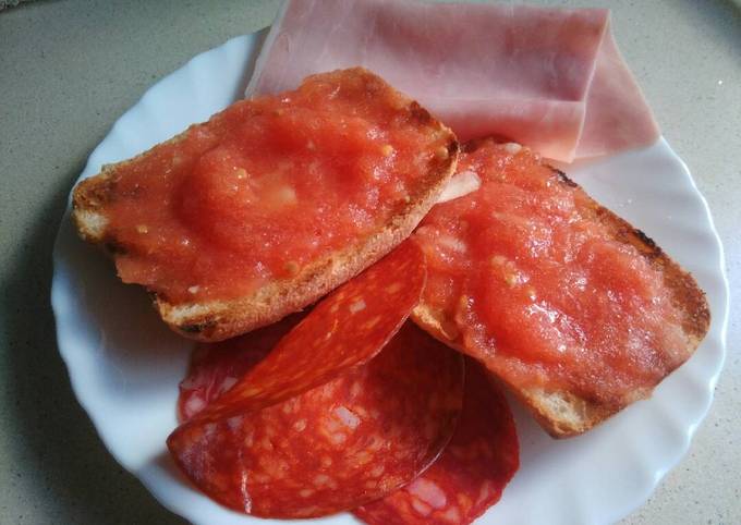 Pan tomate ajado Receta de Maricel Menal Cervelló- Cookpad