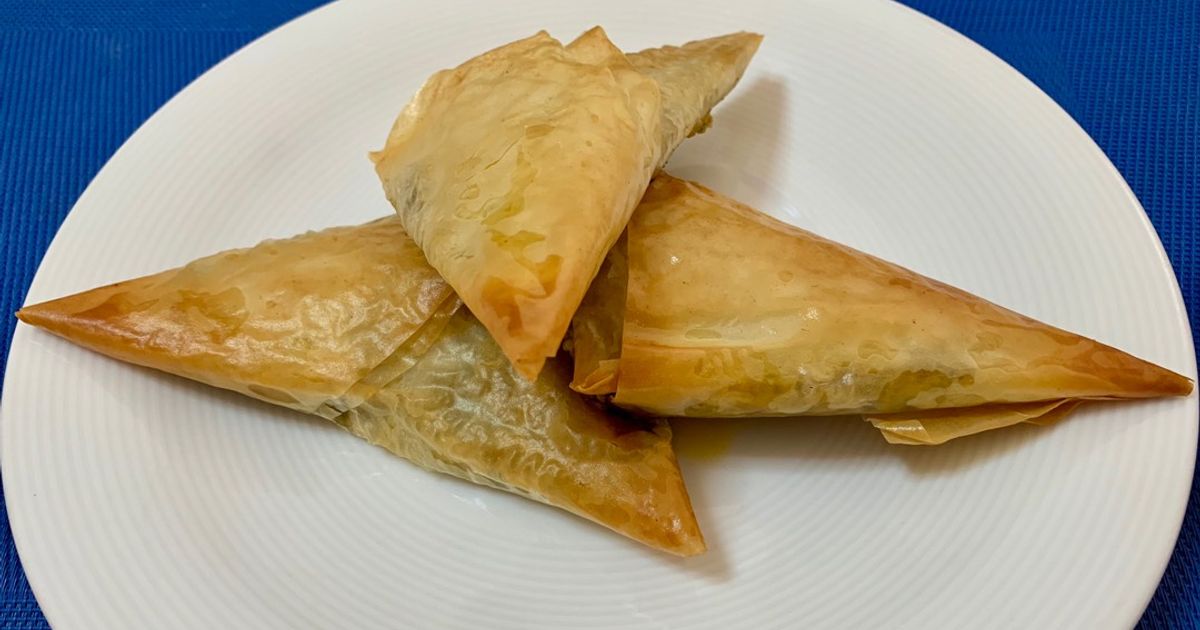 Triángulos De Pasta Filo Relleno De Verduras Y Queso Receta de ...