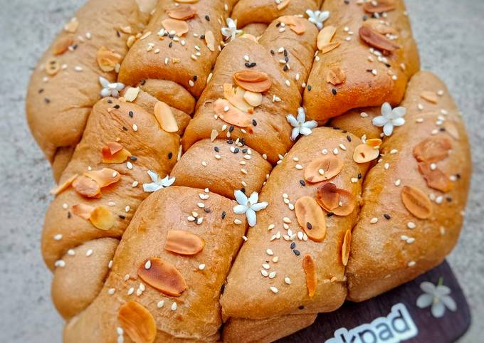 Resep Roti kurma kenari Aroma Kopi oleh Mena Andriana - Cookpad