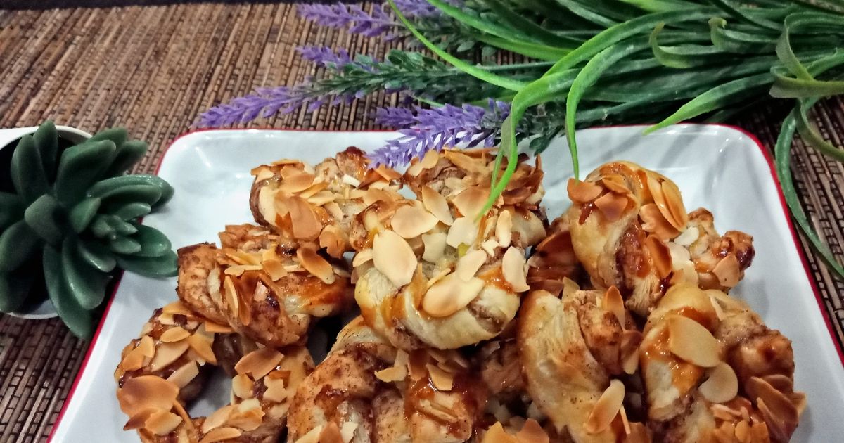 Resep Cinnamon Ring With Crunchy Almond oleh Sari's Kitchen - Cookpad