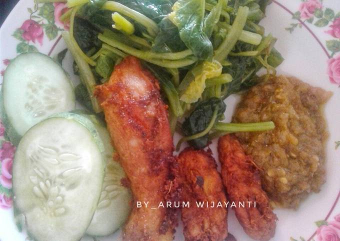 Resep Ayam dan tempe goreng bumbu oleh Arum Wijayanti - Cookpad