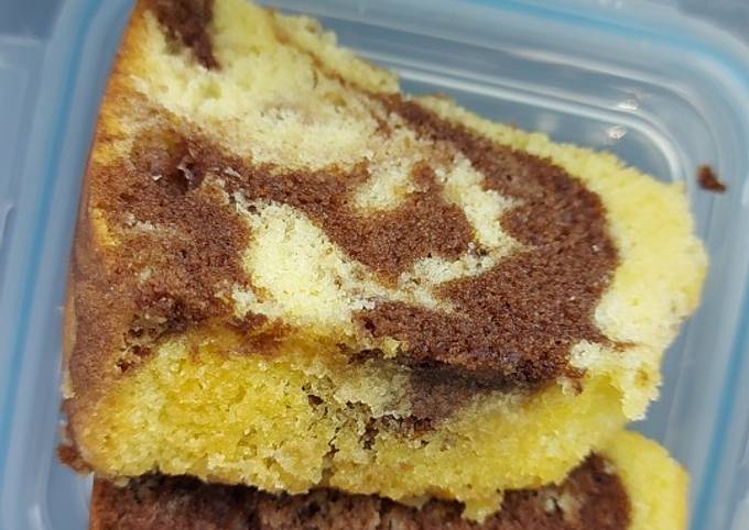 Resep Marble Cake oleh Kinan's Mom - Cookpad
