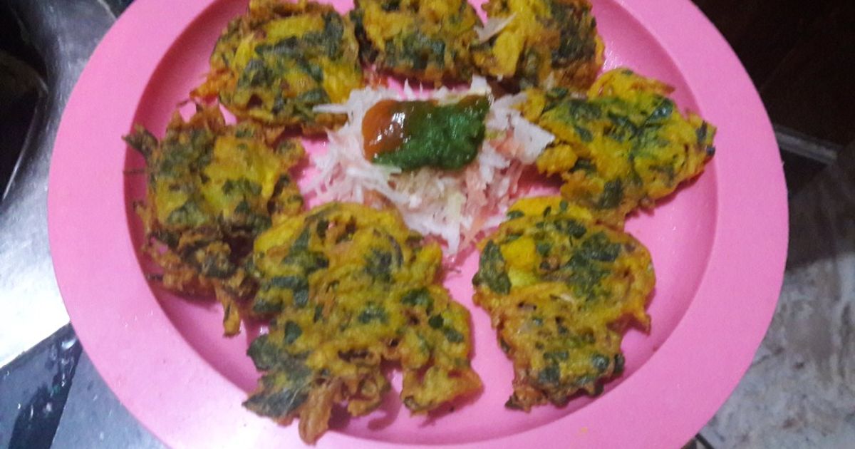 Methi Palak Mix Pakoda Recipe by Geeta Khurana - Cookpad