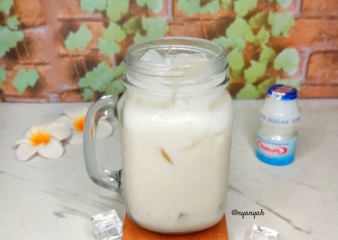 Resep Es Yakult Nata de Coco oleh Nyanyah - Cookpad