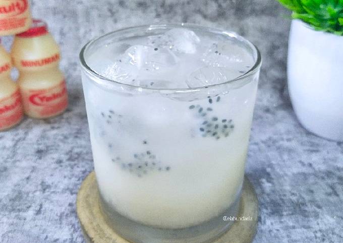 Resep Es Yakult Selasih oleh Bunda Ela - Cookpad