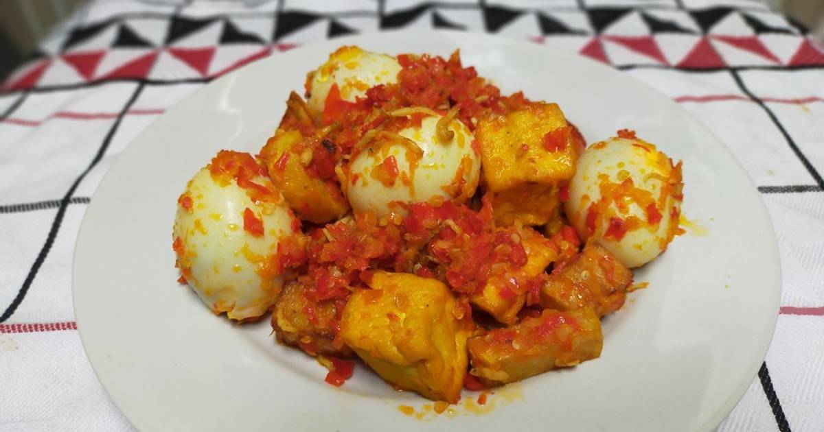 Resep Telur, Kentang dan Tahu Balado oleh ulfa maulanasari - Cookpad