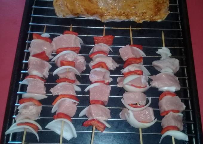 Brochettas de carre de cerdo y carre de cerdo al horno Receta de ...