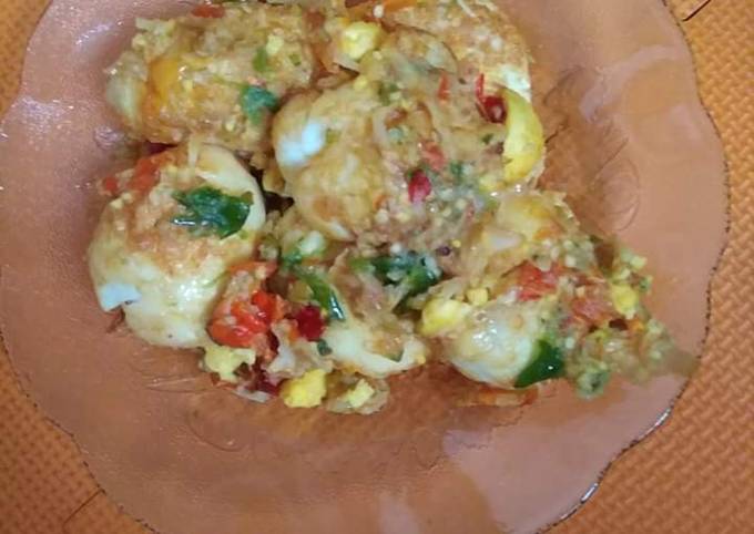 Resep Telor bulet penyet super simple oleh Yussie Susantie - Cookpad