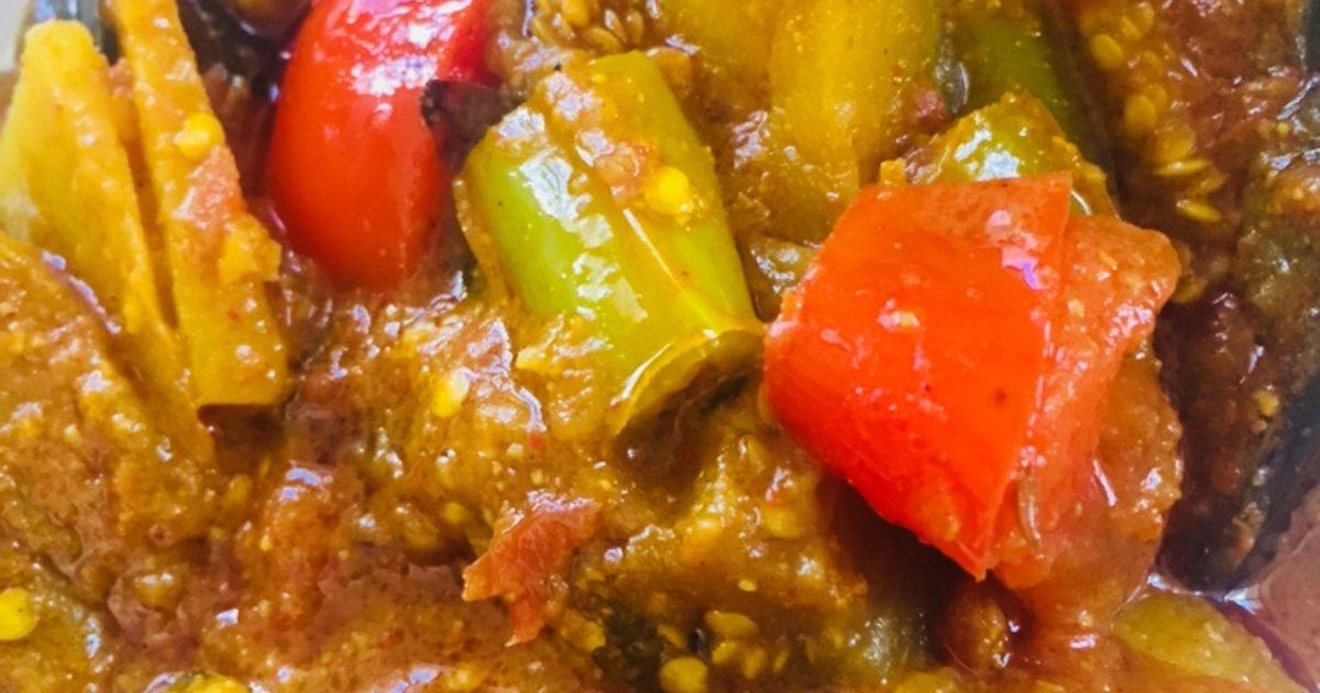 स्वाद भरा टमाटरी आलू बैंगन (Swad Bhara Tamatari Aloo Baingan Recipe In ...