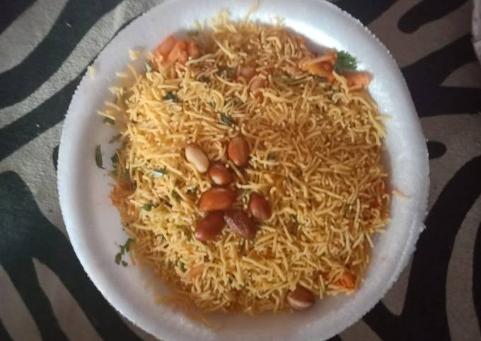 Murmura chat Recipe by Sunita Rani Batra - Cookpad