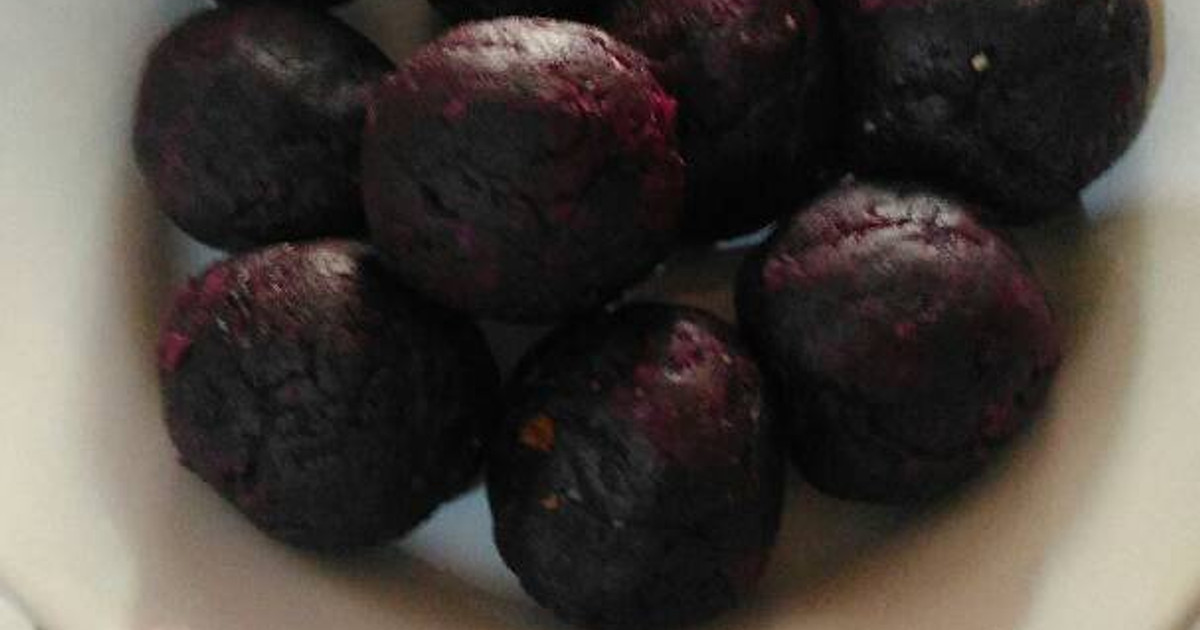 Resep Bola Bola Ubi Unggu Isi Coklat oleh Eka Puji Setya Ningsih - Cookpad