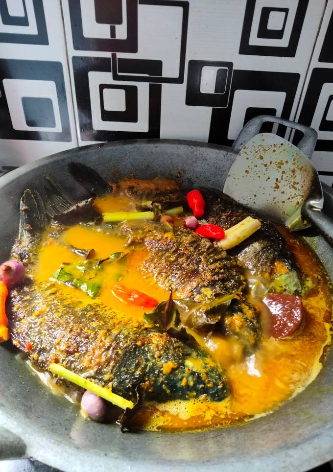 Resep Ikan mas kuah pindang ala aku oleh Kinan Fianasalsabila - Cookpad