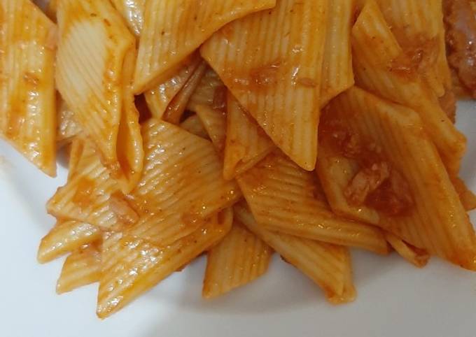 Fideos canutos con salsa roja y atún Receta de Regina Rocio- Cookpad