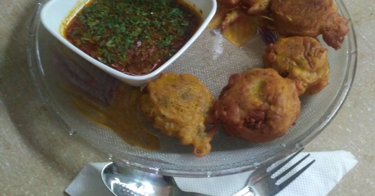 बटाटे वडा रस्सा (Batate Vada Rassa Recipe In Marathi) रेसिपी Suchita ...