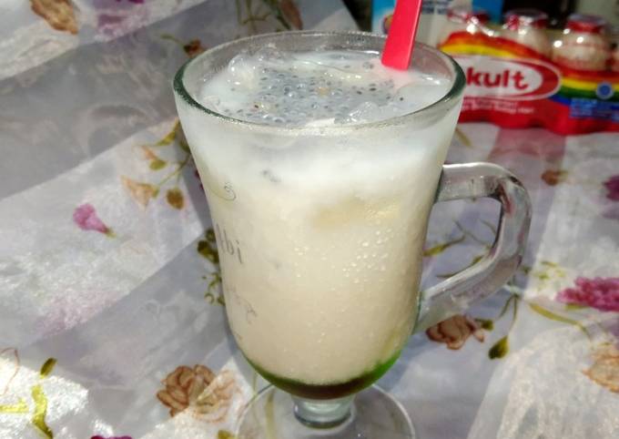 Resep Es melon yakult oleh vanti - Cookpad