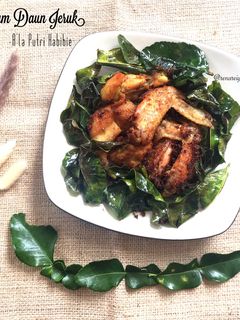 Resep Ayam Kukus Cabe Daun Jeruk oleh ati dewanthi - Cookpad