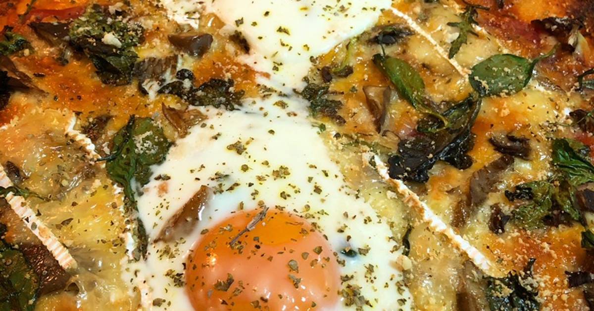 Pizza de setas, camembert y brotes tiernos (súper mezcla de quesos ...