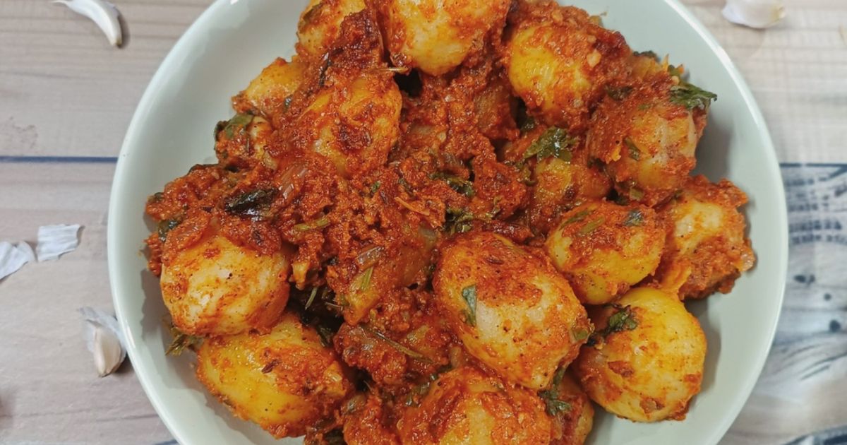 Kathiyawadi Lasaniya Batata Recipe by ZMA - Cookpad