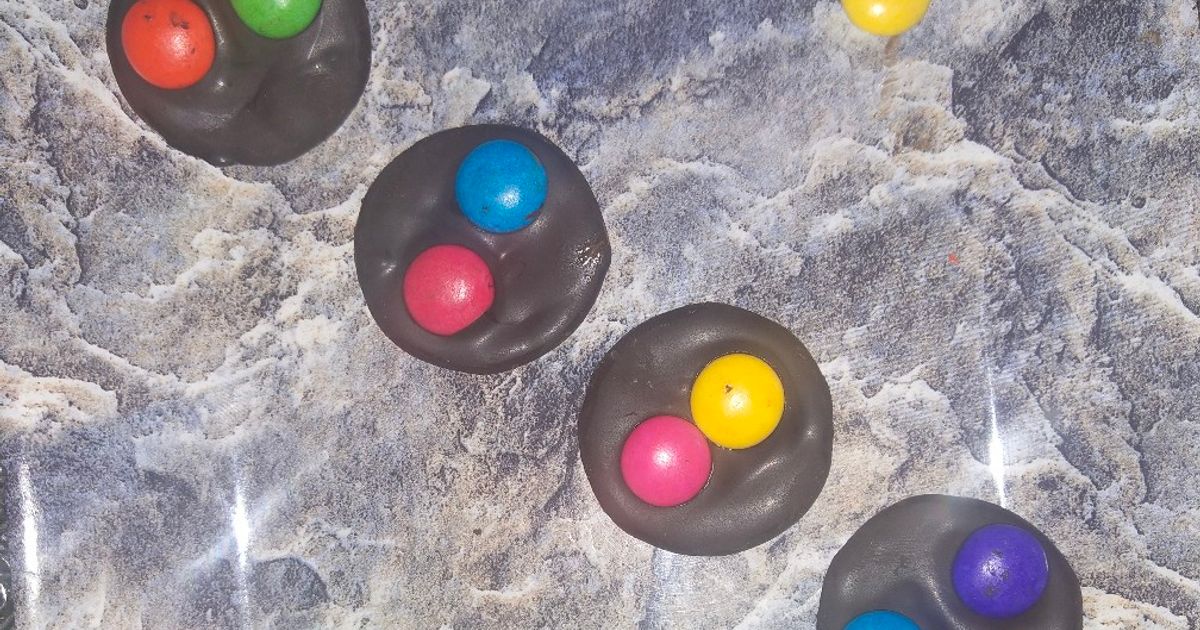Dark Chocolate With Gems Recipe by Sashi Joshi - Cookpad