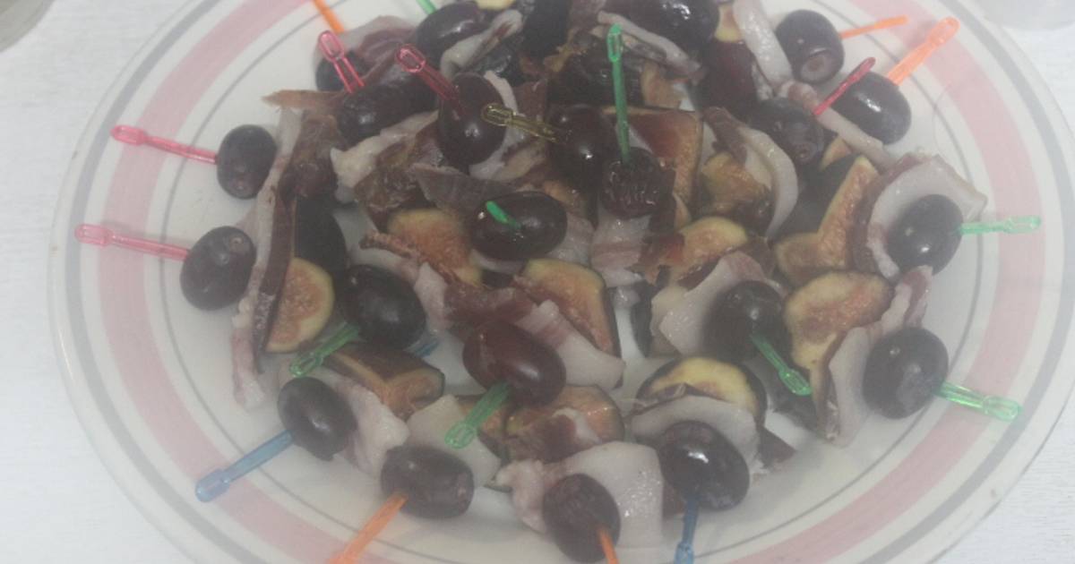 Pinchos de higos, jamón, tocino y uvas rojas Receta de jorbasmar- Cookpad