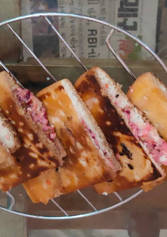 Hiral દ્વારા રેસીપી ઉલ્ટા પીઝા (Ulta Pizza Recipe In Gujarati) - કૂકપૅડ