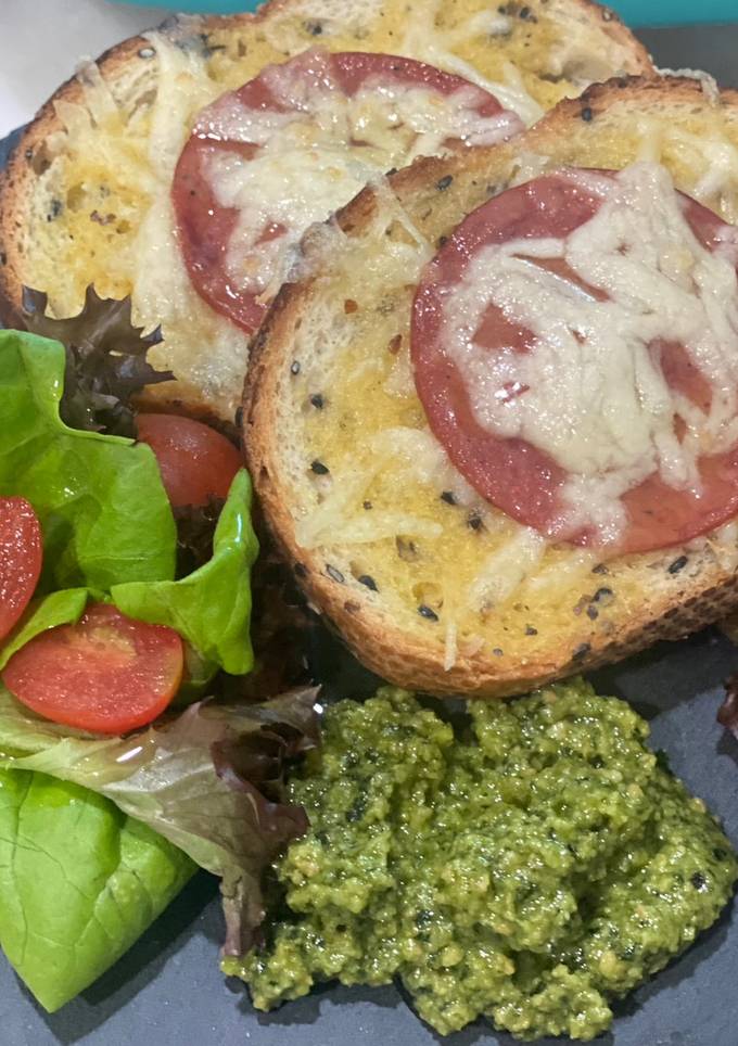 Resipi Pesto Salad with Toast Bread oleh Erma Yusnida - Cookpad