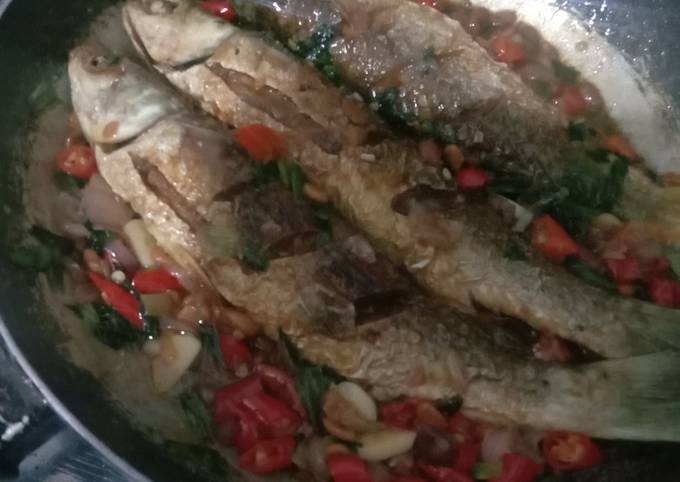 Resep Ikan bumbu cuan-cuan oleh Lakeswara Food - Cookpad